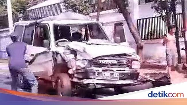 Pengendara Motor Sport Tewas Tabrak Mobil di Raya Purwosari Pasuruan
