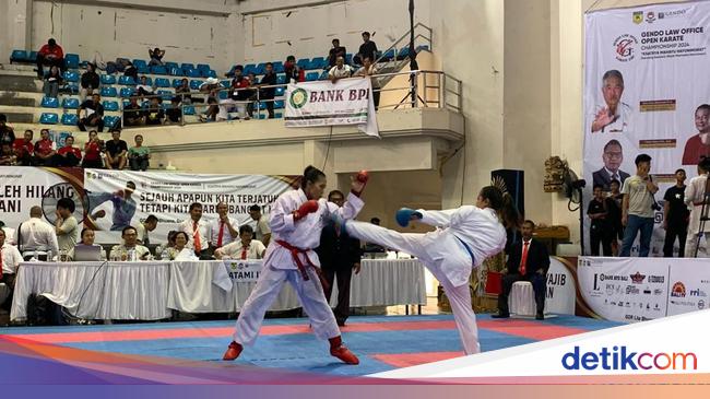 Dojo Garuda Emas Sabet Juara Umum 1 Open Karate Championship 2024