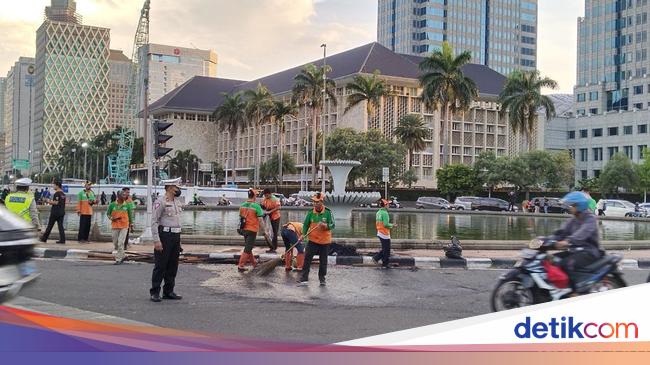 Massa Aksi di Patung Kuda Bubar, Lalin Jl Medan Merdeka Barat Kembali Normal