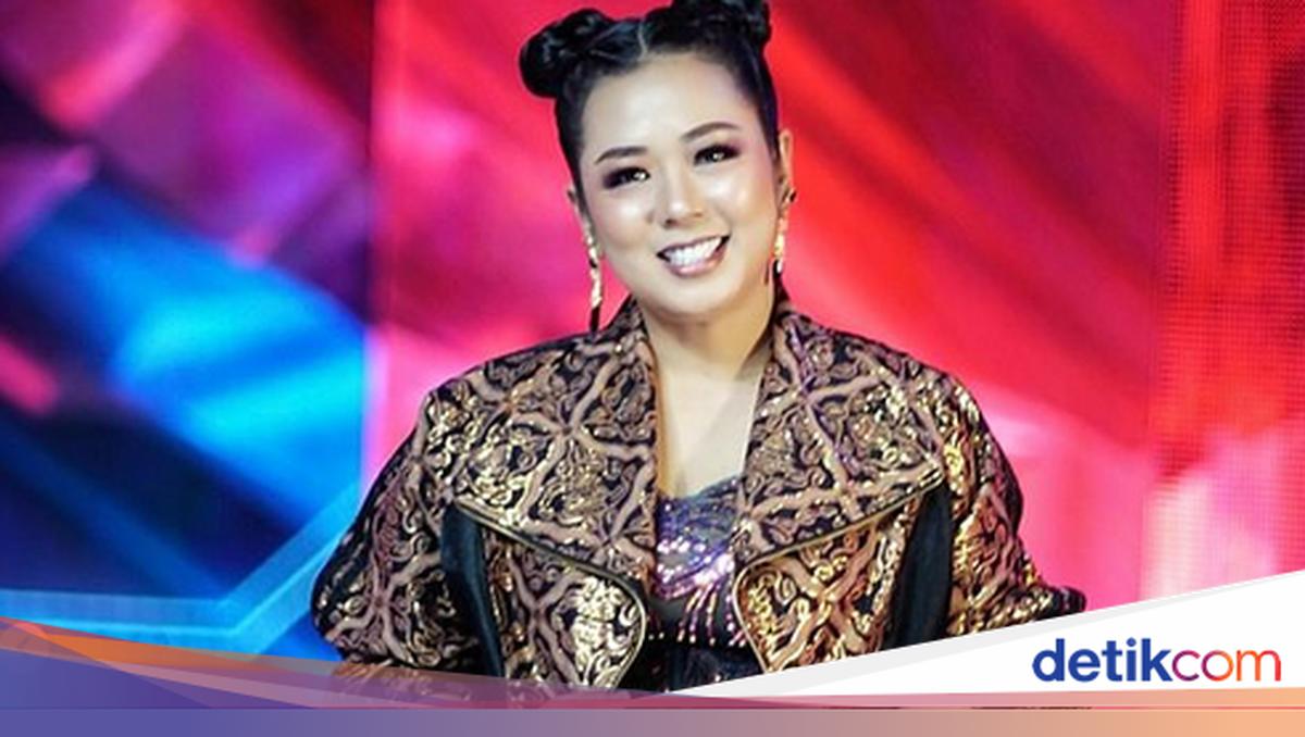 Serunya Soimah Saat Jualan Bakso hingga Makan Sate Lesehan