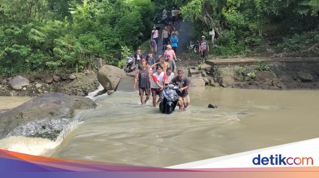 Dua Pemotor Terseret Arus Saat Melintas di Jalur Sungai Yeh Matan Tabanan