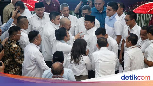 Momen Prabowo Sapa Titiek Soeharto Momen Prabowo Sapa Titiek Soeharto