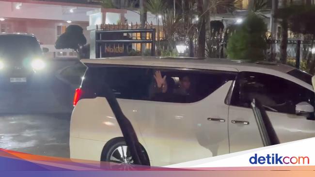 Prabowo-Gibran Tak Ada Pernyataan Usai 2 Jam Bertemu Jokowi secara Tertutup
