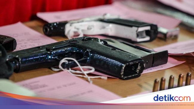 1 Lagi Pemasok Senjata Api ke KKB di Jayapura Ditangkap, Pelaku ASN! 1 Lagi Pemasok Senjata Api ke KKB di Jayapura Ditangkap, Pelaku ASN!