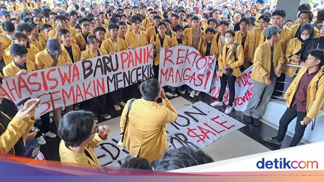 Nestapa Mahasiswa RI, dari Pinjol hingga UKT Mahal