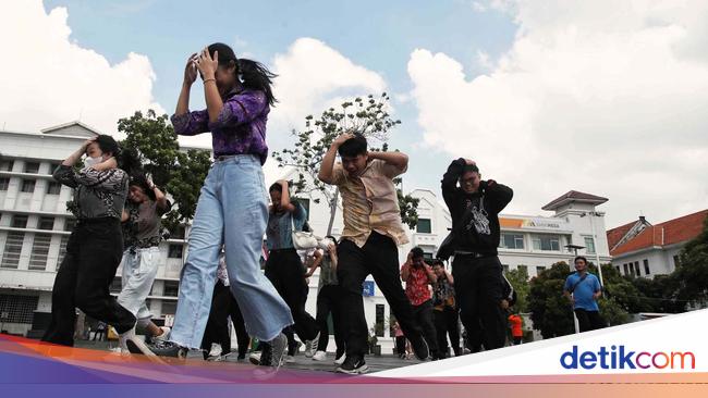 Pelajar Ikuti Simulasi Kesiapsiagaan Bencana di Kota Tua