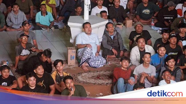 Keseruan Nobar Timnas di Setda Blora, Bupati Sarungan dan Duduk Lesehan