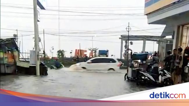 Viral Banjir Bikin Puluhan Sepeda Motor Mogok di Palabuhanratu