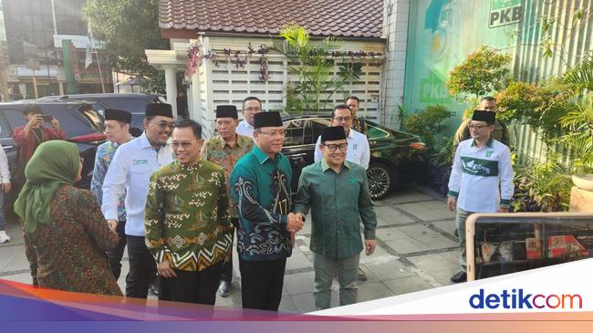Mardiono dan Jajaran PPP Sambangi PKB, Disambut Cak Imin di Depan Pintu Mardiono dan Jajaran PPP Sambangi PKB, Disambut Cak Imin di Depan Pintu