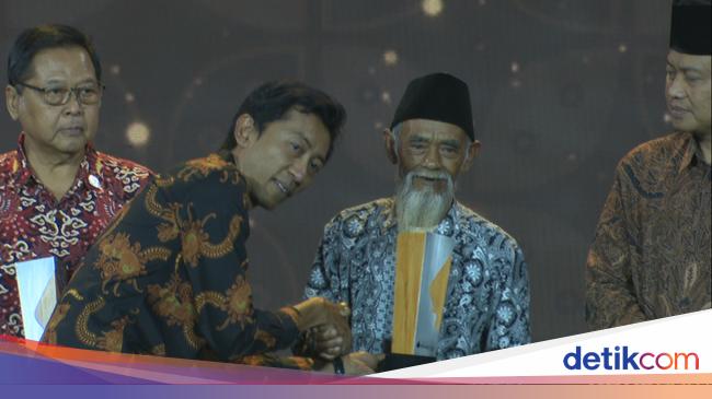 Lestarikan Lingkungan, Mbah Sadiman Raih detikjateng-jogja Awards 2024