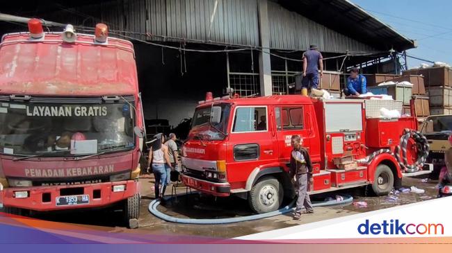 Gudang Besi di Jakenan Pati Ludes Terbakar, Diduga Akibat Korsleting