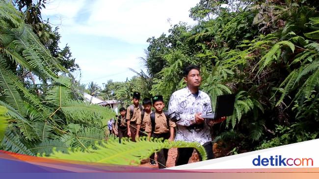Potret Pendidikan di Pesisir Barat Lampung, Harus Naik Bukit demi Internet Potret Pendidikan di Pesisir Barat Lampung, Harus Naik Bukit demi Internet