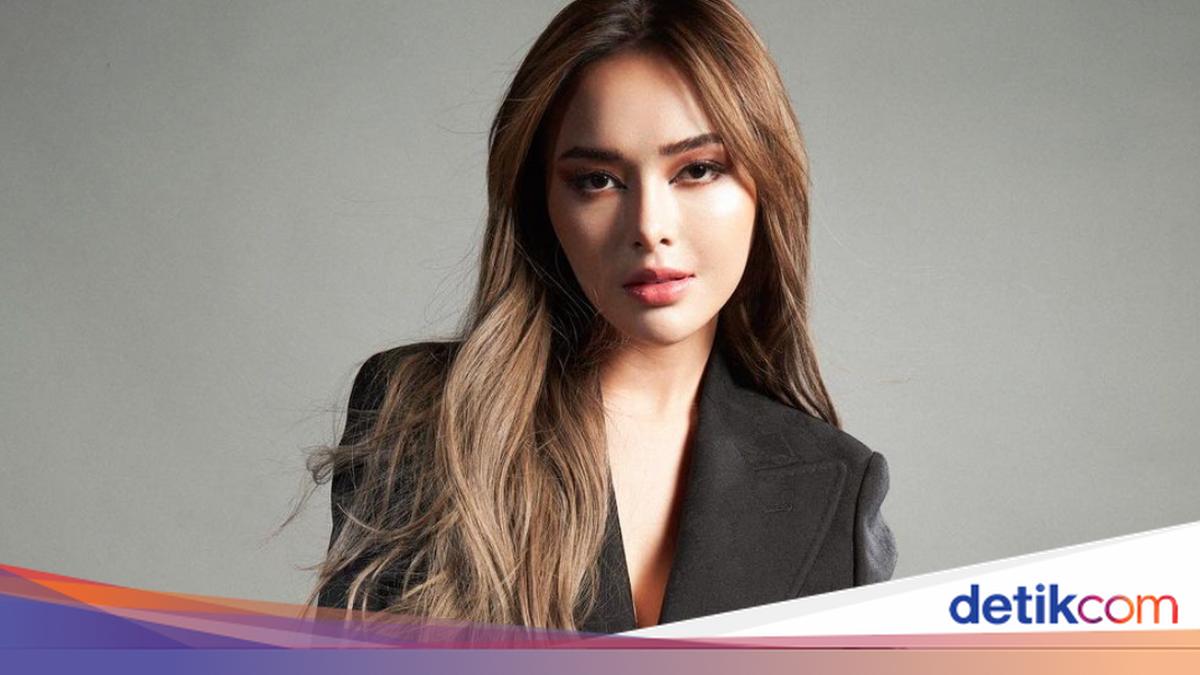 6 Gaya Amanda Manopo Tampil Seksi Bak Kim Ji Won di Queen of Tears