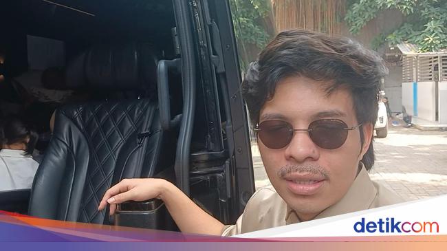 Atta Halilintar Hubungi Ayah Fuji, Minta Maaf soal Konten Jangan Ya Dek Atta Halilintar Hubungi Ayah Fuji, Minta Maaf soal Konten Jangan Ya Dek