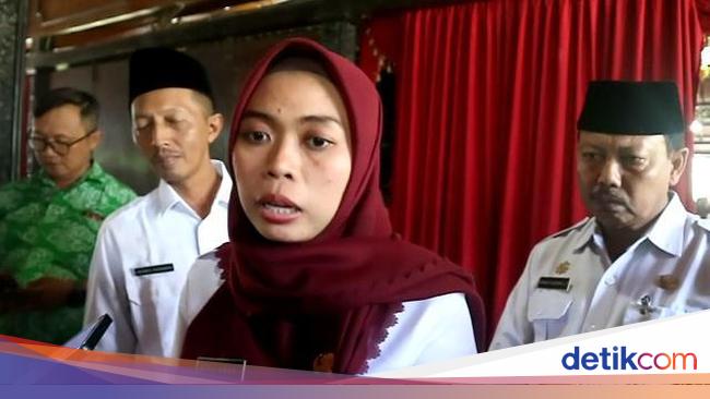 Bupati Eisti'anah Disebut Ambil Formulir Cabup Demak di PDIP Bupati Eisti'anah Disebut Ambil Formulir Cabup Demak di PDIP
