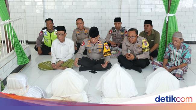 Jumat Religi, Wakapolda Jatim Ziarah Ke Makam Sunan Bungkul