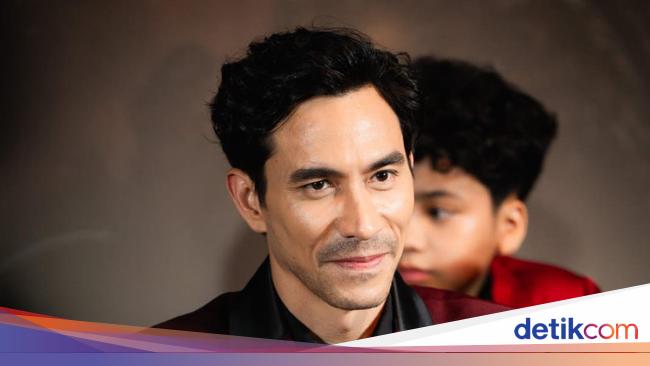 Darius Sinathrya Rela Tak Pulang ke Rumah Sebagai Bentuk Totalitas Peran