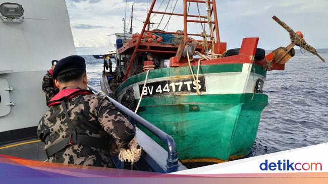 KKP Amankan 2 Kapal Ikan Ilegal Berbendera Vietnam di Perairan Natuna Utara