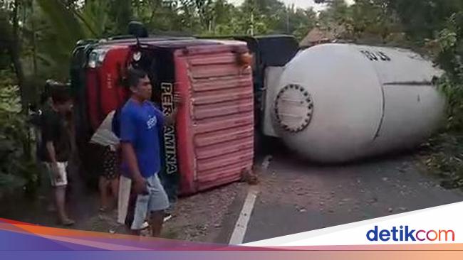 Truk Tangki LPG Tabrak Motor di Bojonegoro, 3 Orang Satu Keluarga Tewas