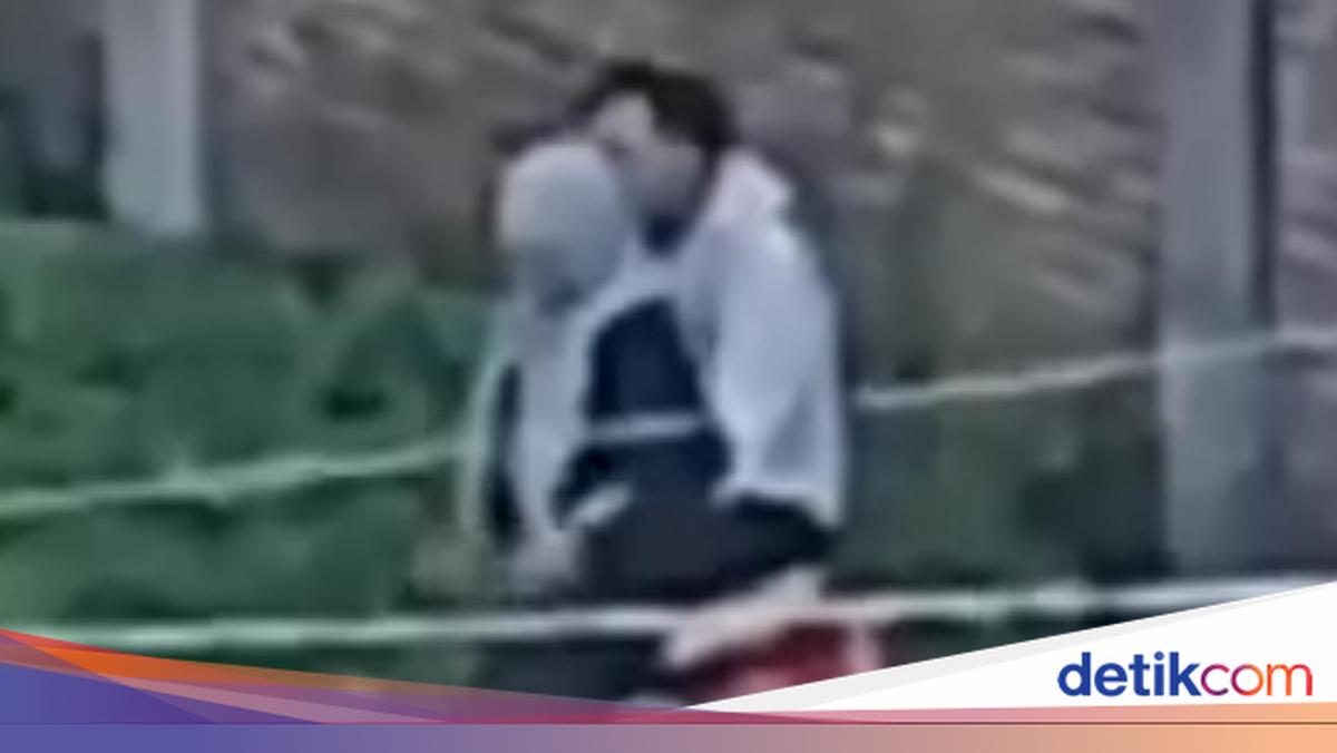 Miris Sejoli Mesum Depan Anak-anak di Taman Semeru Probolinggo