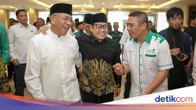 El momento íntimo en que IAS recogió a Cak Imin durante la sesión informativa de PKB Bacakada en ...