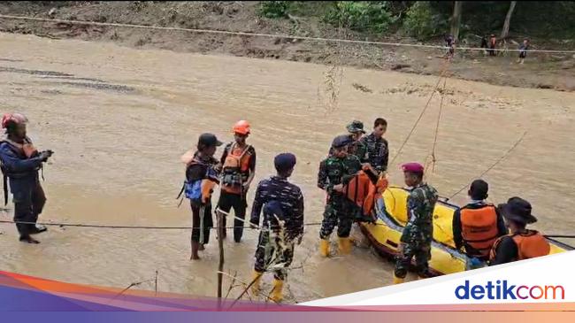 Tim SAR Kembali Temukan Korban Banjir-Longsor di Luwu, Total 13 Orang Tewas