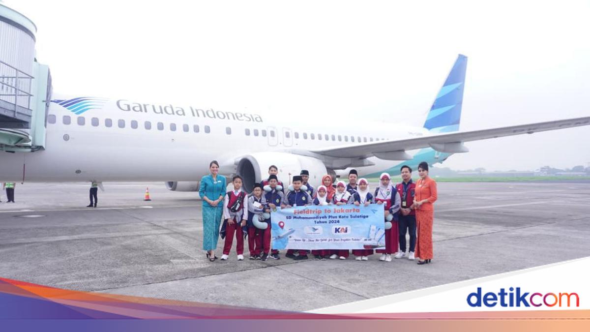 Rombongan Siswa SD Salatiga Piknik 'Carter' Garuda, Nabungnya 5 Tahun!