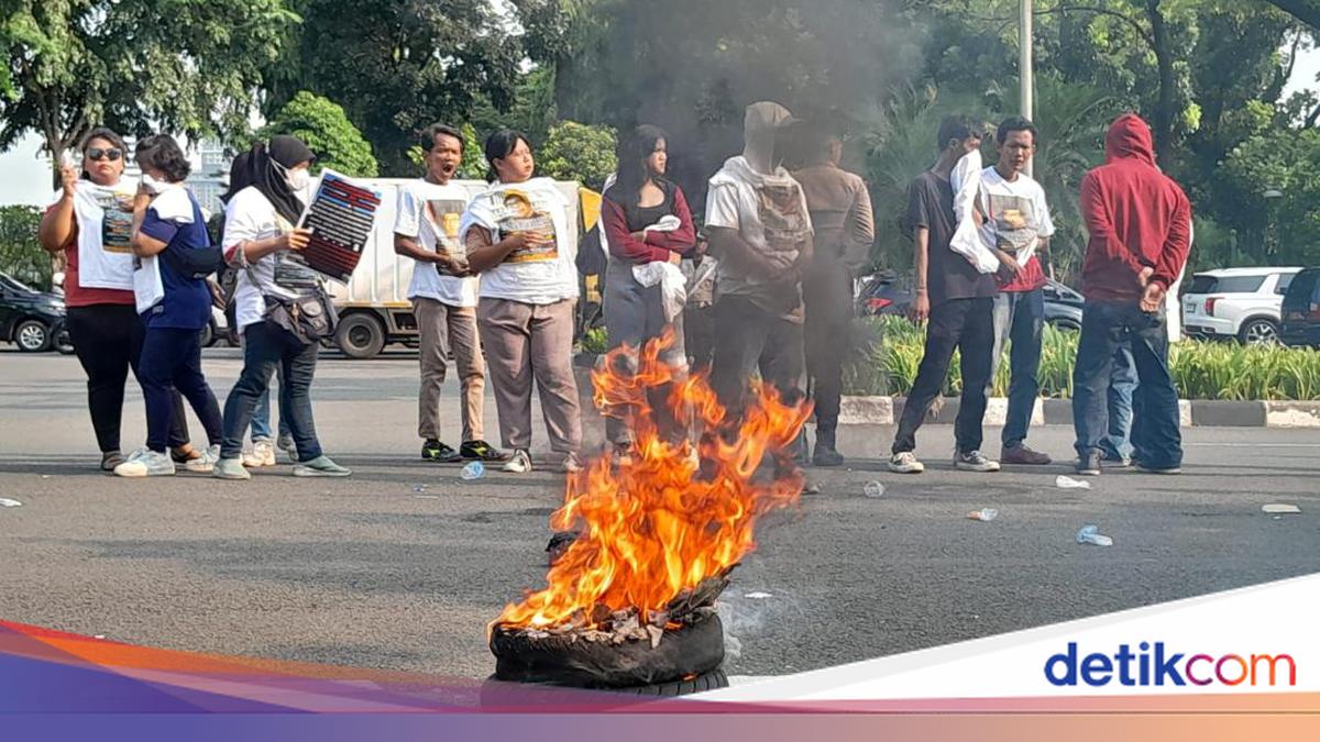 Karyawan Polo Ralph Lauren Indonesia Demo MA Minta Hakim Diganti