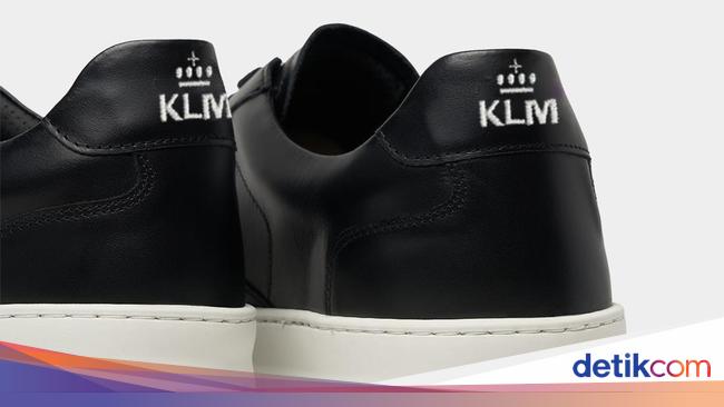 Maskapai Ini Perbolehkan Pramugari Bekerja Pakai Sepatu Kets!