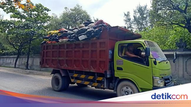 Kebakaran Padam, TPA Suwung Dibuka Kembali untuk Kiriman Sampah