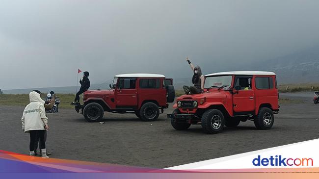 Bromo Diserbu Wisatawan di Hari Pertama Long Weekend