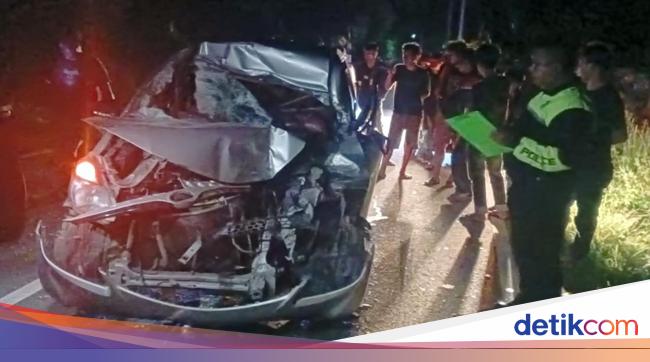 Minibus Tabrak Truk di Ulaweng Bone, 6 Orang Luka