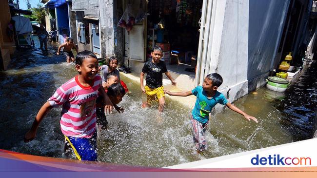 Waspada Banjir Rob Ancam Pesisir Jatim hingga 5 September 2024
