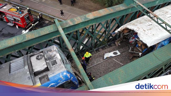 Foto Udara Tabrakan Kereta Api di Argentina Foto Udara Tabrakan Kereta Api di Argentina