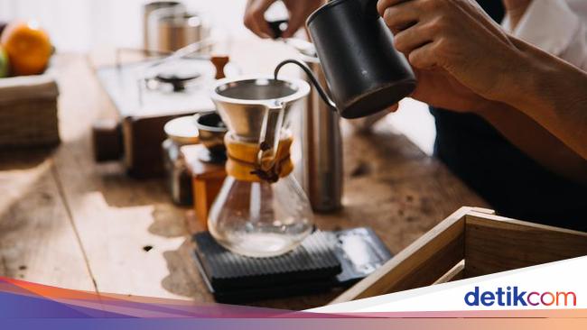 5 Teknik Manual Brew Andalan Slow Bar Buat Bikin Kopi Enak