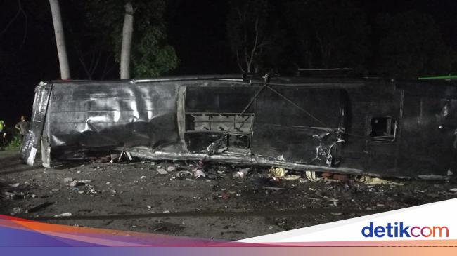 Korban Tewas Bus Terguling di Subang Bertambah Jadi 11 Orang