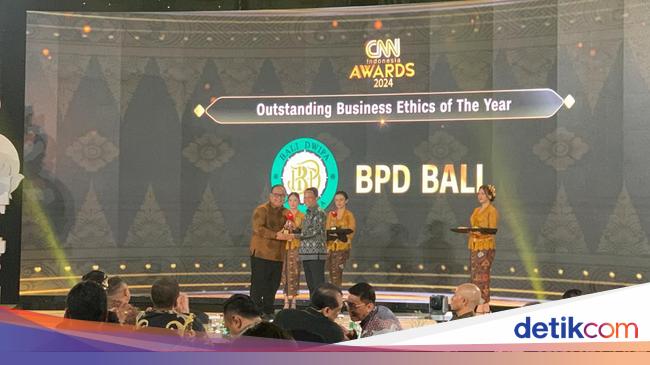 BPD Bali Raih 3 Penghargaan CNN Indonesia Award 2024 BPD Bali Raih 3 Penghargaan CNN Indonesia Award 2024