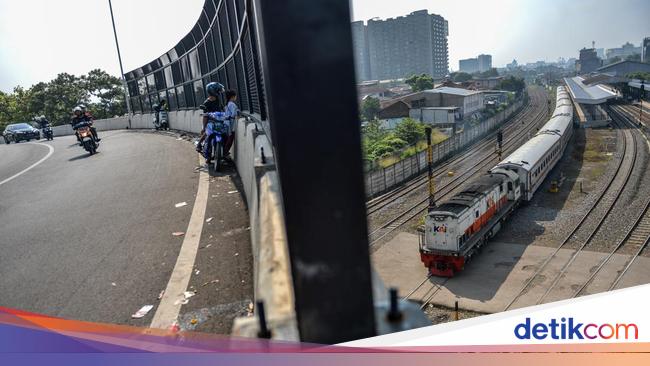 PT KAI Tutup 17 Perlintasan Tak Berpalang Pintu di Daop 2 Bandung