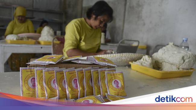Intip Pembuatan Bedak Dingin Saripohartji yang Masih Eksis Sampai Sekarang