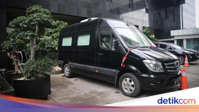 Penampakan Mobil Mercy Sprinter SYL yang Disita KPK