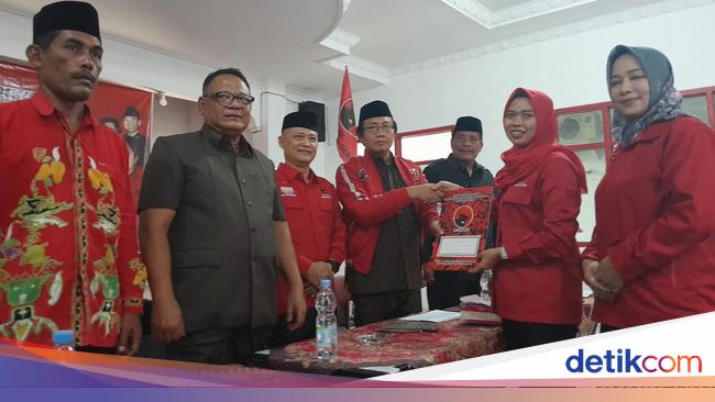 Bupati Petahana Eisti'anah Resmi Daftar Bacabup Demak ke PDIP
