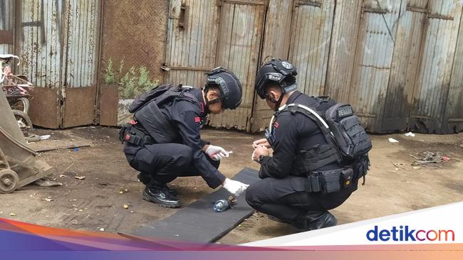 Gegana Disposal Temuan Mortir di Gudang Rongsok Muntilan Magelang
