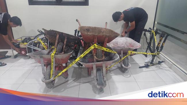 Komplotan Maling Spesialis Pompa Air di Sukoharjo Dibekuk Komplotan Maling Spesialis Pompa Air di Sukoharjo Dibekuk