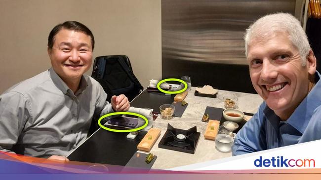 Saat Bos Samsung TM Roh Tertangkap Kamera Tak Pakai Galaxy S24 Ultra