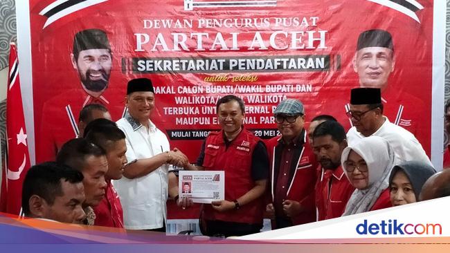 Terima KTA, Wakapolda Aceh Resmi jadi Kader Partai Aceh