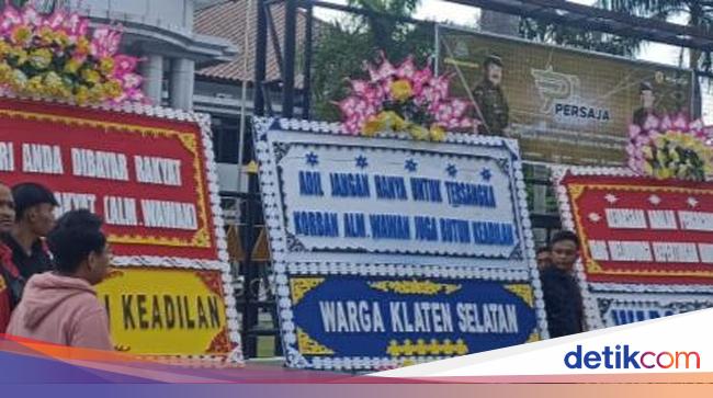 Kasus Duel Gembala Bebek Tak Kunjung Usai, Warga Kirim Karangan Bunga ke Kajari
