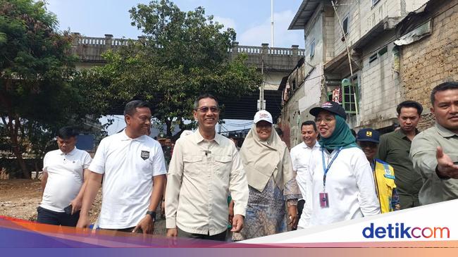 Heru Tinjau Lahan Normalisasi Ciliwung Di Rawajati Yang Telah Dibebaskan