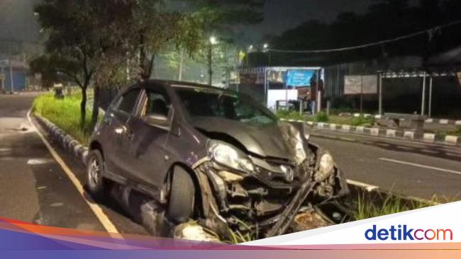 Hilang Kendali, Mobil Tabrak Pohon di Bogor hingga Sopir Luka-luka Hilang Kendali, Mobil Tabrak Pohon di Bogor hingga Sopir Luka-luka