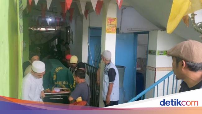 Kesaksian Jemaah Saat Imam Musala di Jakbar Ditikam hingga Tewas Kesaksian Jemaah Saat Imam Musala di Jakbar Ditikam hingga Tewas
