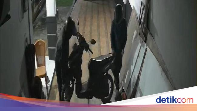 Motor Kuli Bangunan di Palembang Digondol Maling, Aksinya Terekam CCTV